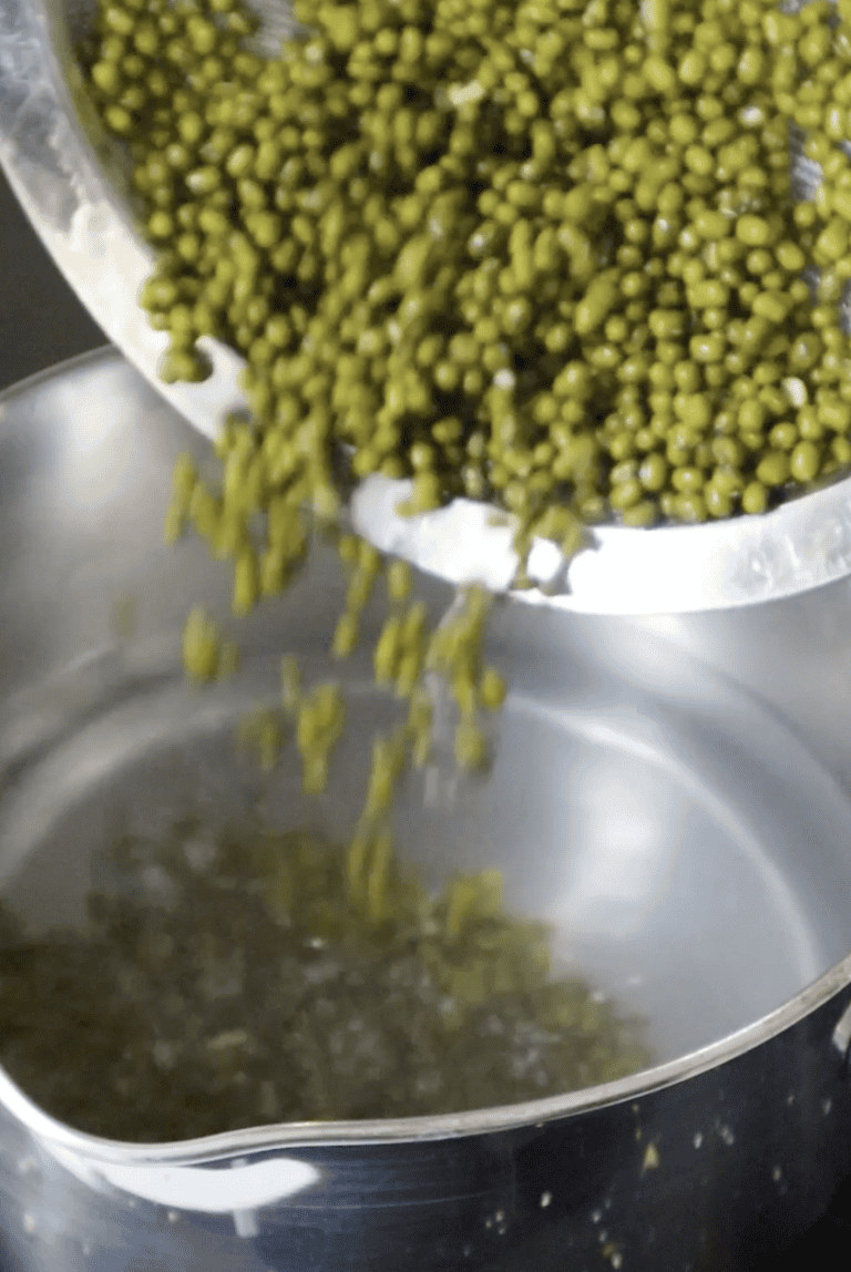 Ndengu Stew - Kenyan Green Grams Stew With Chapati • Recipes and Places